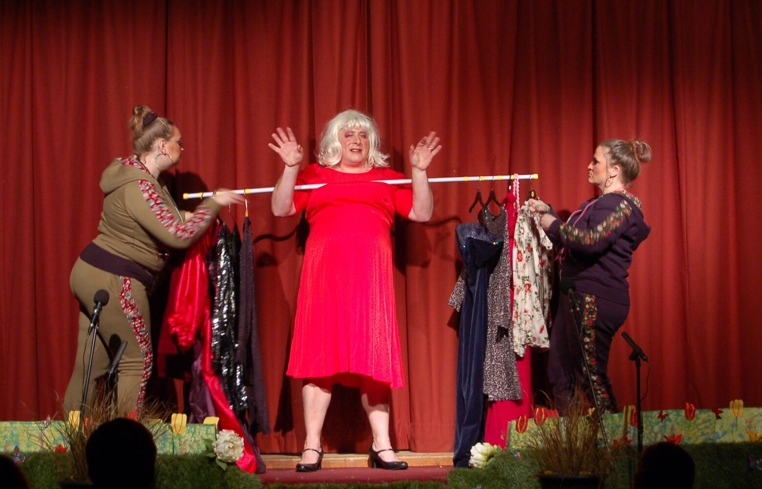 Felsted Pantomime Society - Felsted Memorial Hall Felsted Pantomime Society